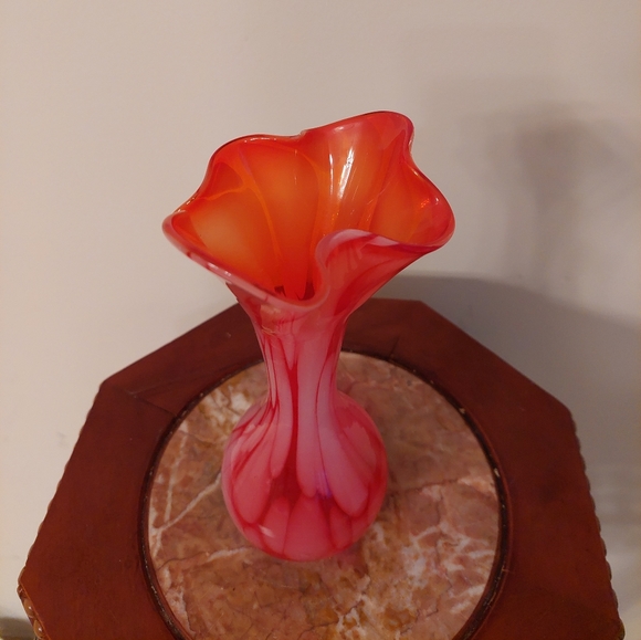 Art Glass Swirl Vase. | Art | Vintage Hand Blown Swirl Art Glass Vase ...